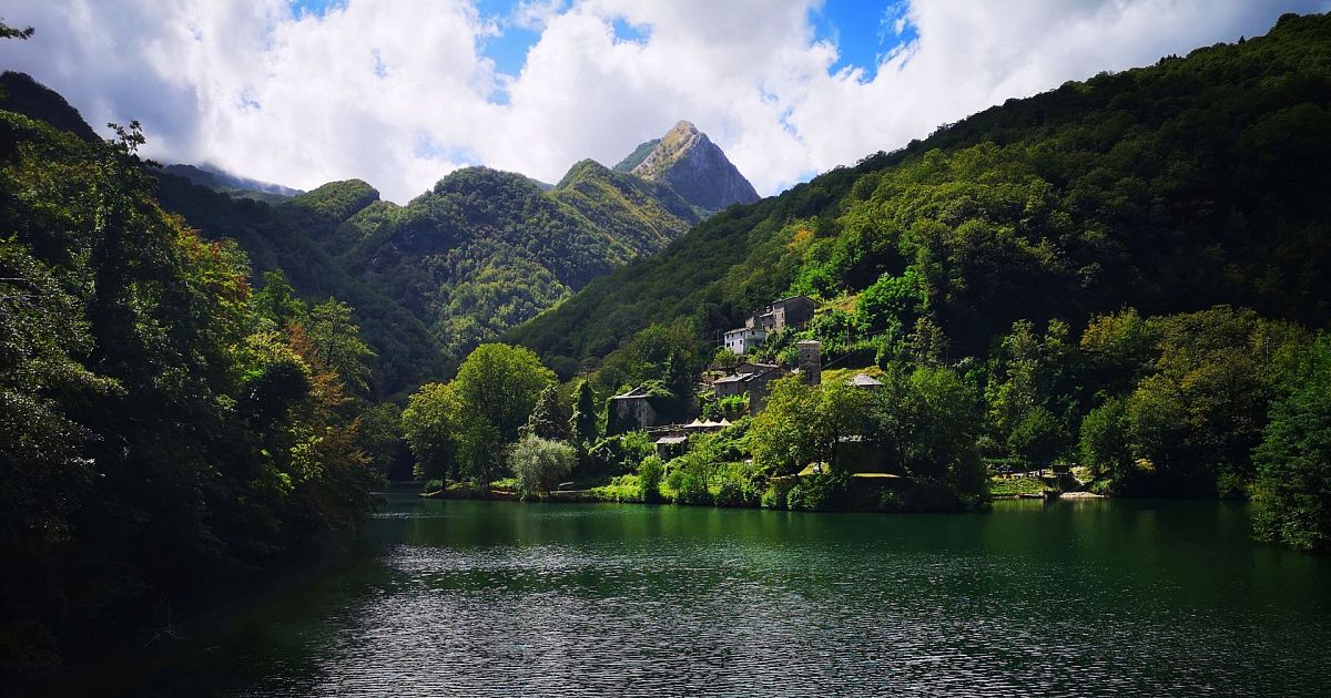 Lago Isola Santa. Escursione guidata in Garfagnana al Lago di Isola ...