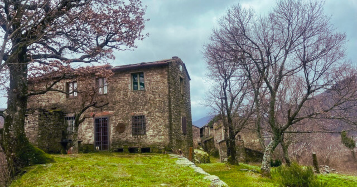 Ghost Town - Brento Sanico. Escursione guidata a Brento Sanico, Emilia ...