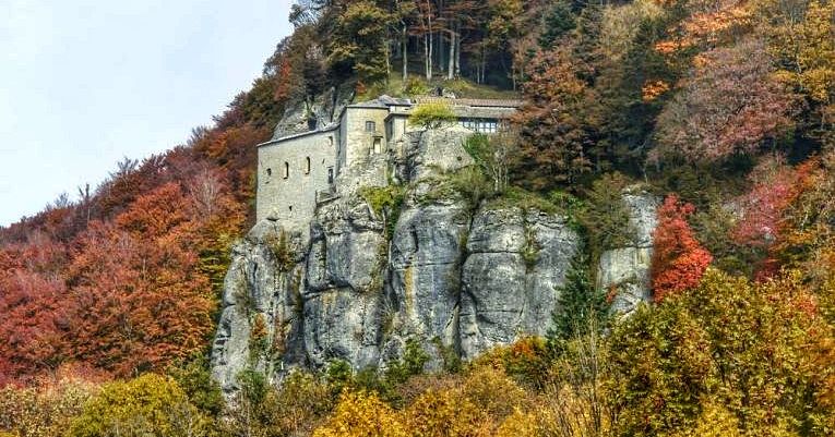 Al fresco de La Verna. Escursione guidata al Santuario de La Verna, Toscana