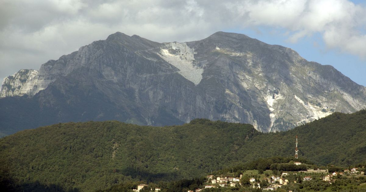 Apuane di Fuoco. Escursione guidata sulle Alpi Apuane, Toscana